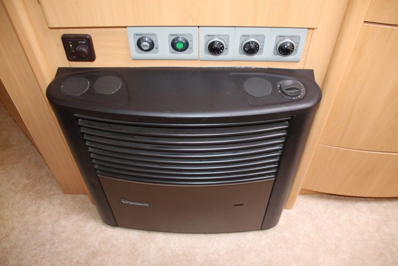 Manufacturer and type of heating system TRUMA S5002 Truma Umluft und ...